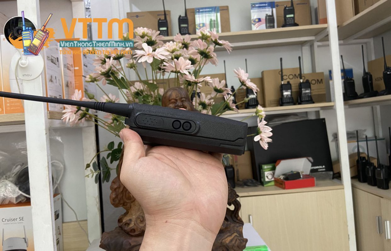 Máy bộ đàm Motorola XiR C1200 chính hãng - Viễn Thông Thiên Minh