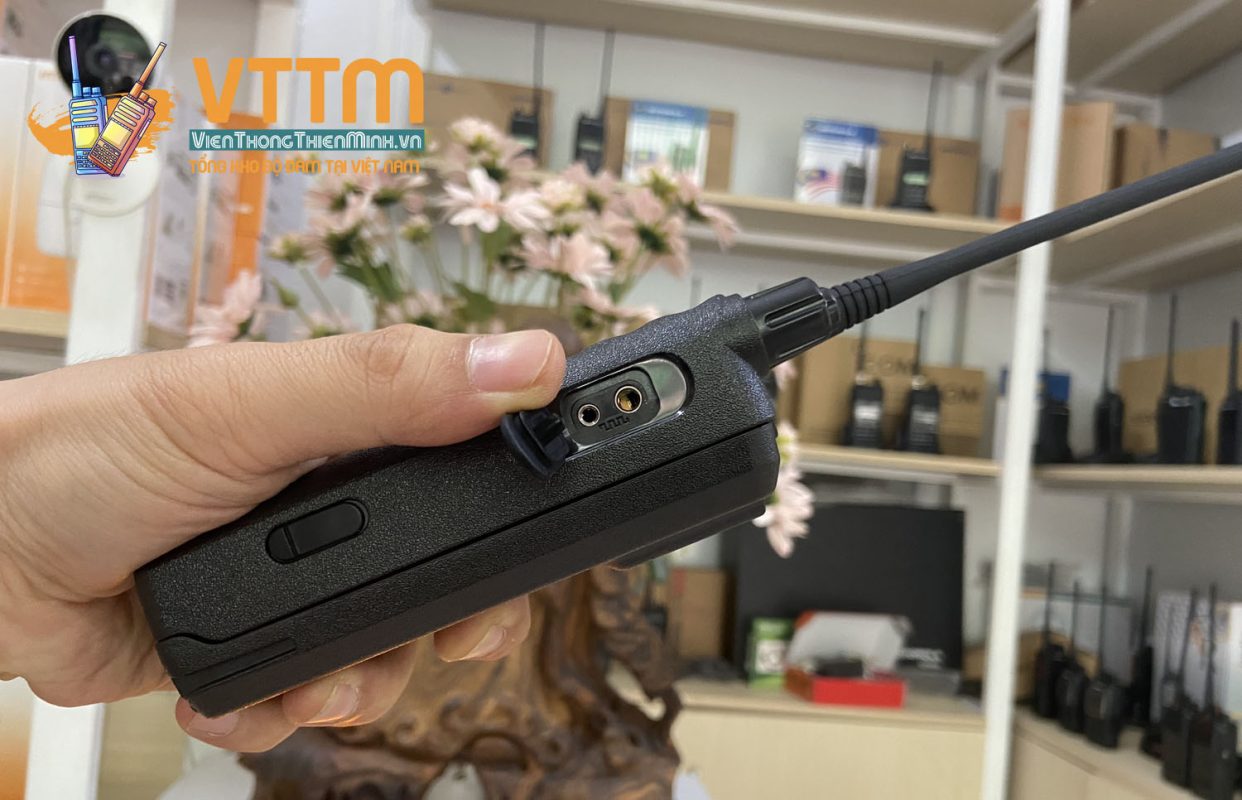 Máy bộ đàm Motorola XiR C1200 chính hãng - Viễn Thông Thiên Minh